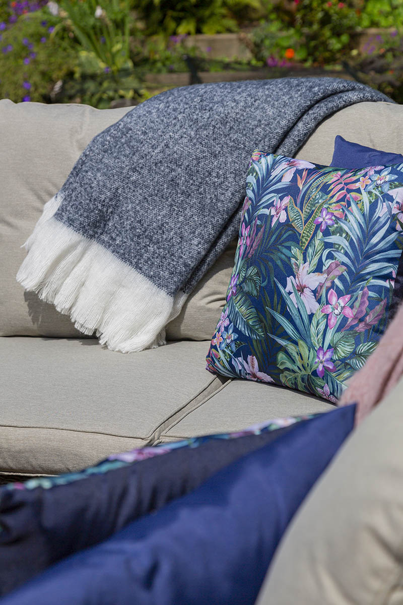 Cozy Throws for Home & Garden Balcony Outdoor Space